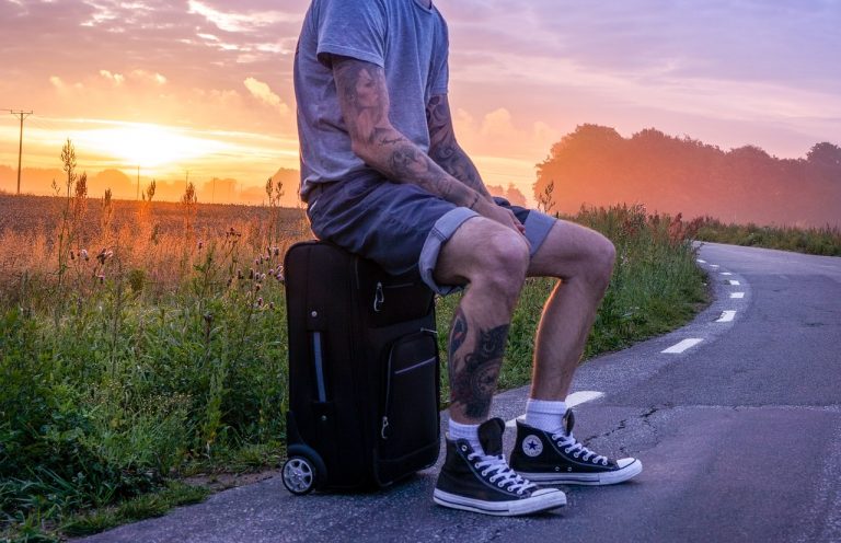 A beginner's guide to the art of hitchhiking - 203Challenges